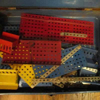 The Constructioneer Metal Building Set - A | EstateSales.org