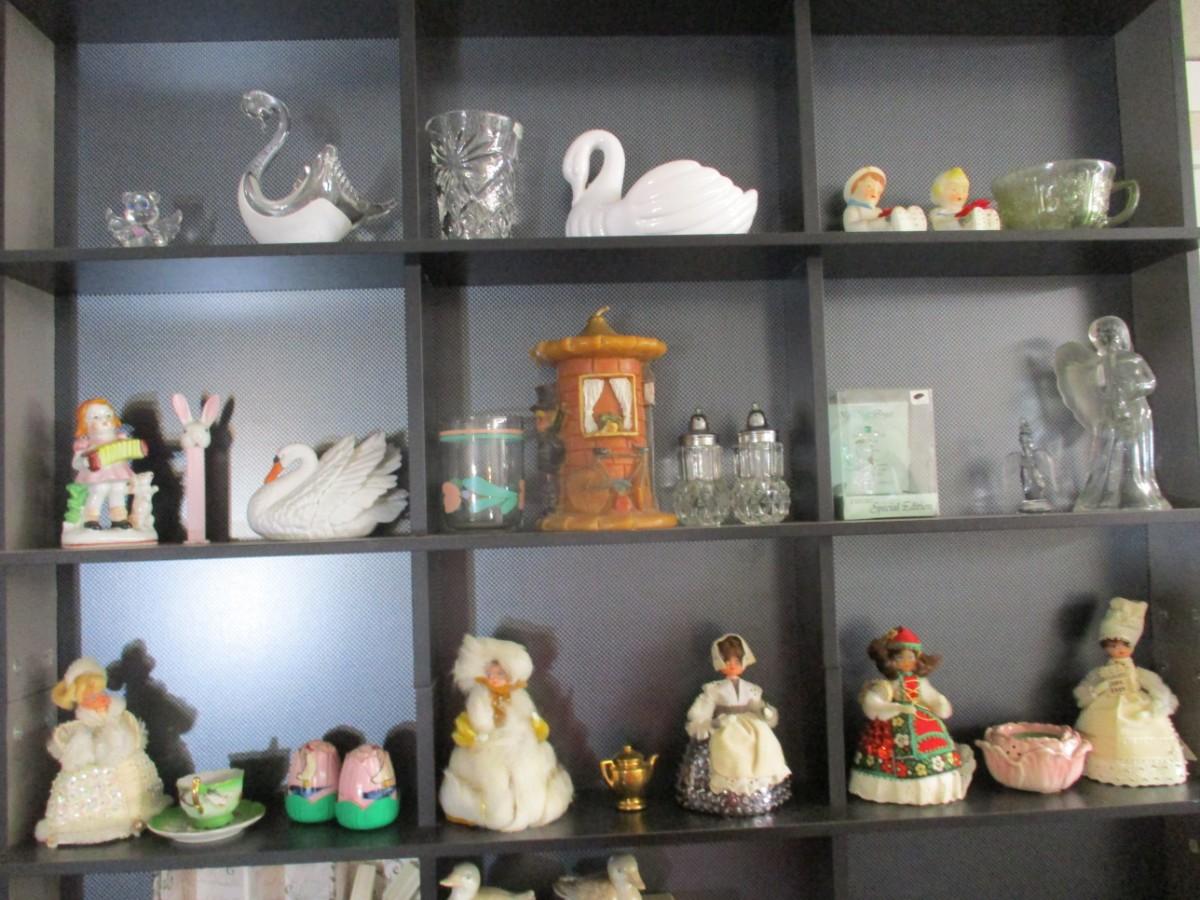 Collection Of Knick Knacks - C | EstateSales.org
