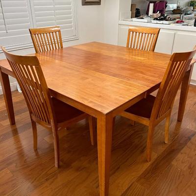 Dining Table | EstateSales.org