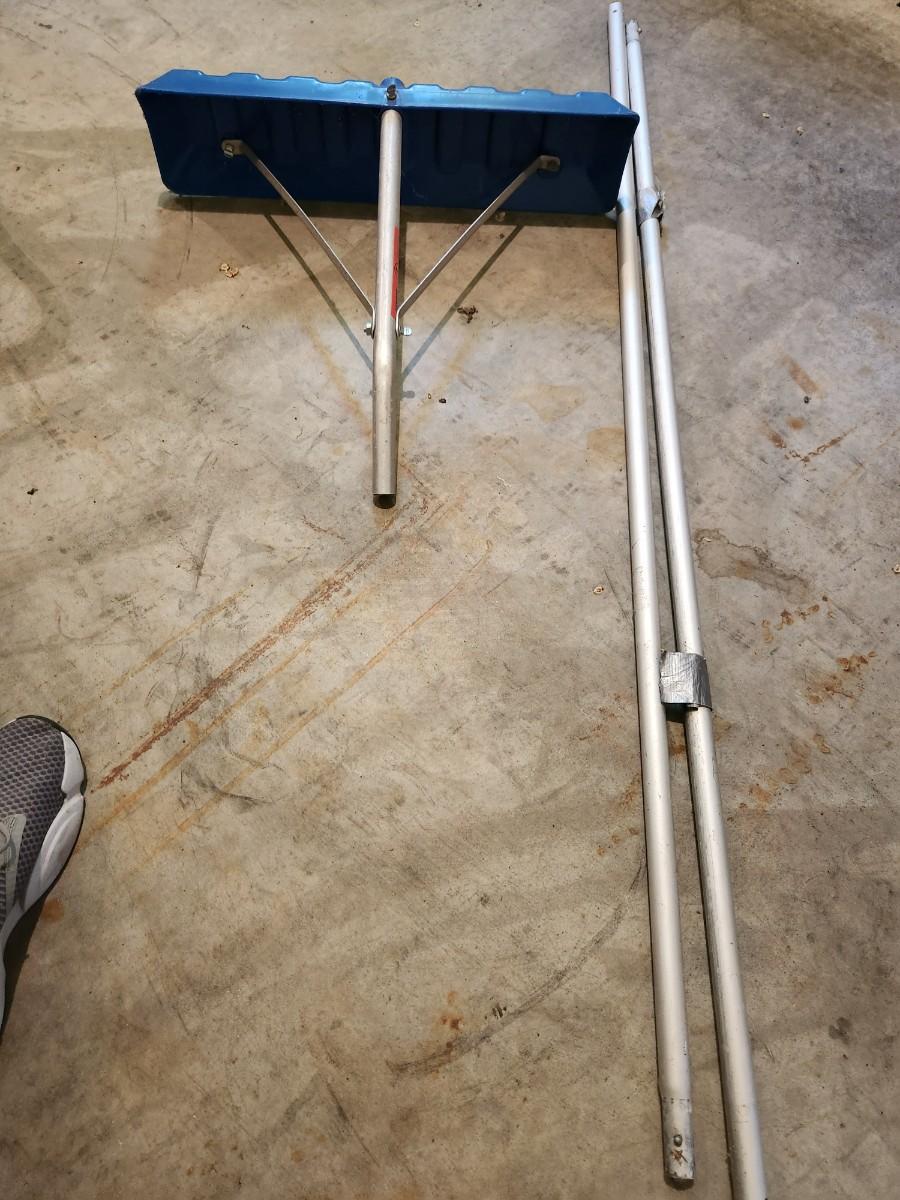 Roof rake | EstateSales.org