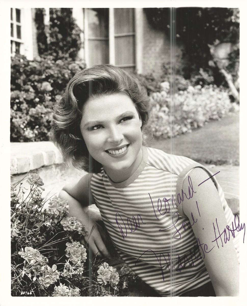 Mariette Hartley Signed Photo | EstateSales.org