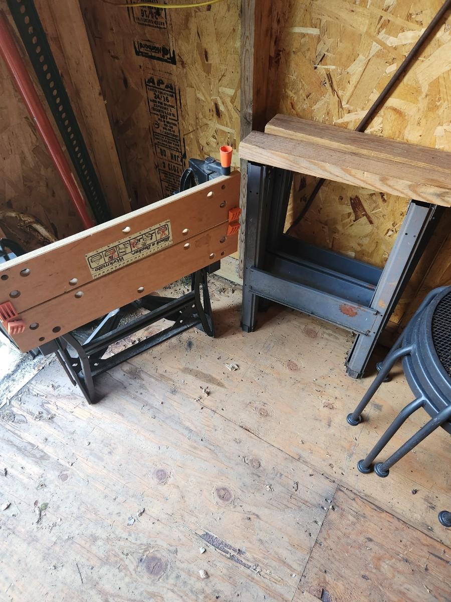 Bench stands | EstateSales.org