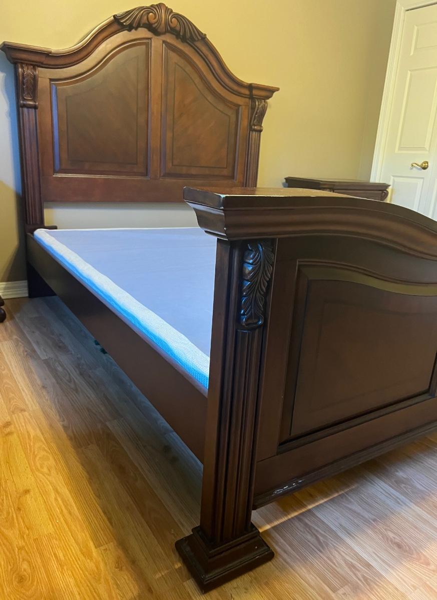 Broyhill sleigh bed store