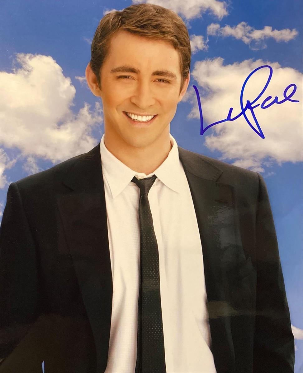 Pushing Daisies Lee Pace Signed Photo EstateSales Pushing Daisies Lee Pace Signed Photo EstateSales