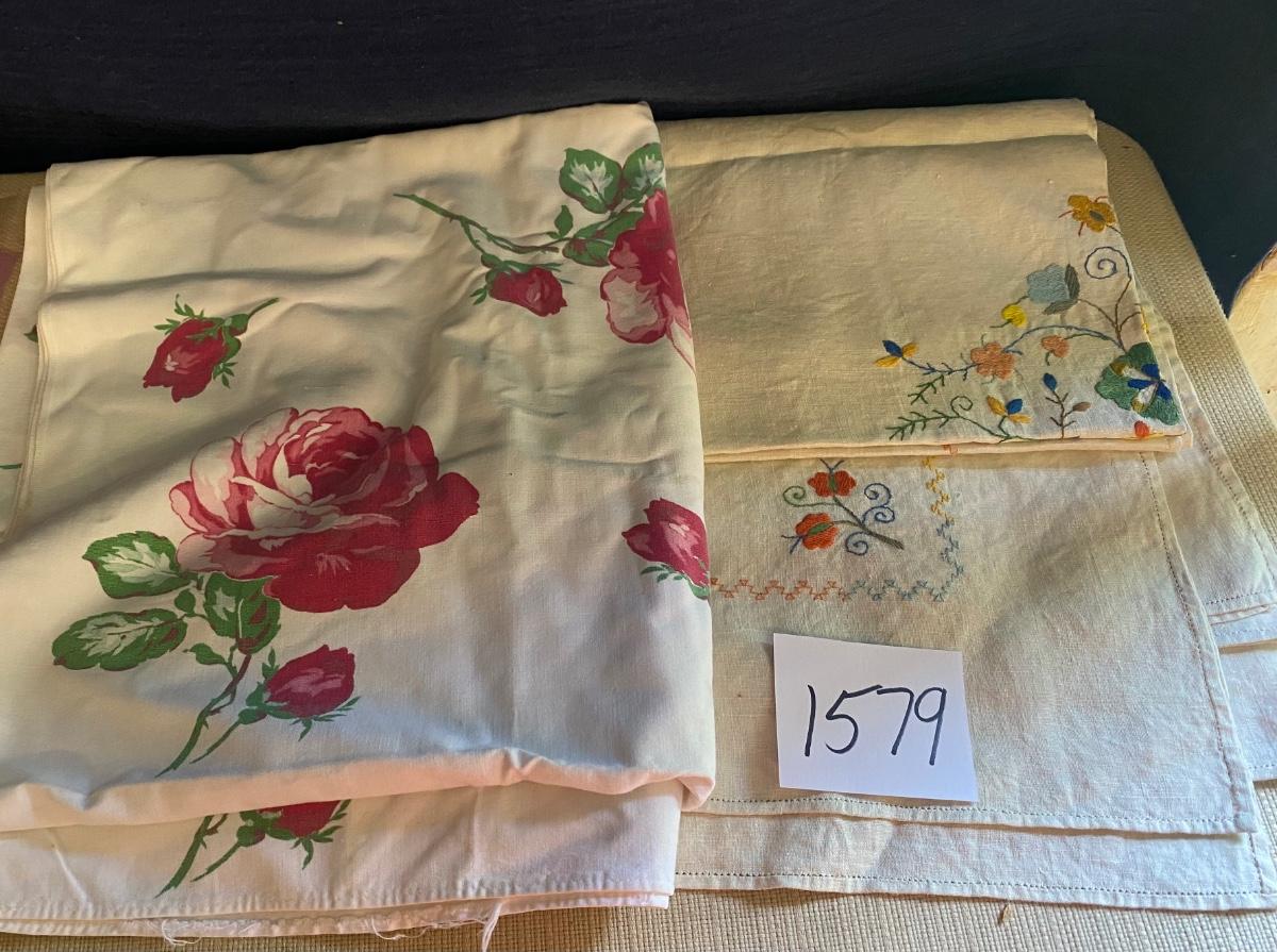 Vintage Tablecloths | EstateSales.org