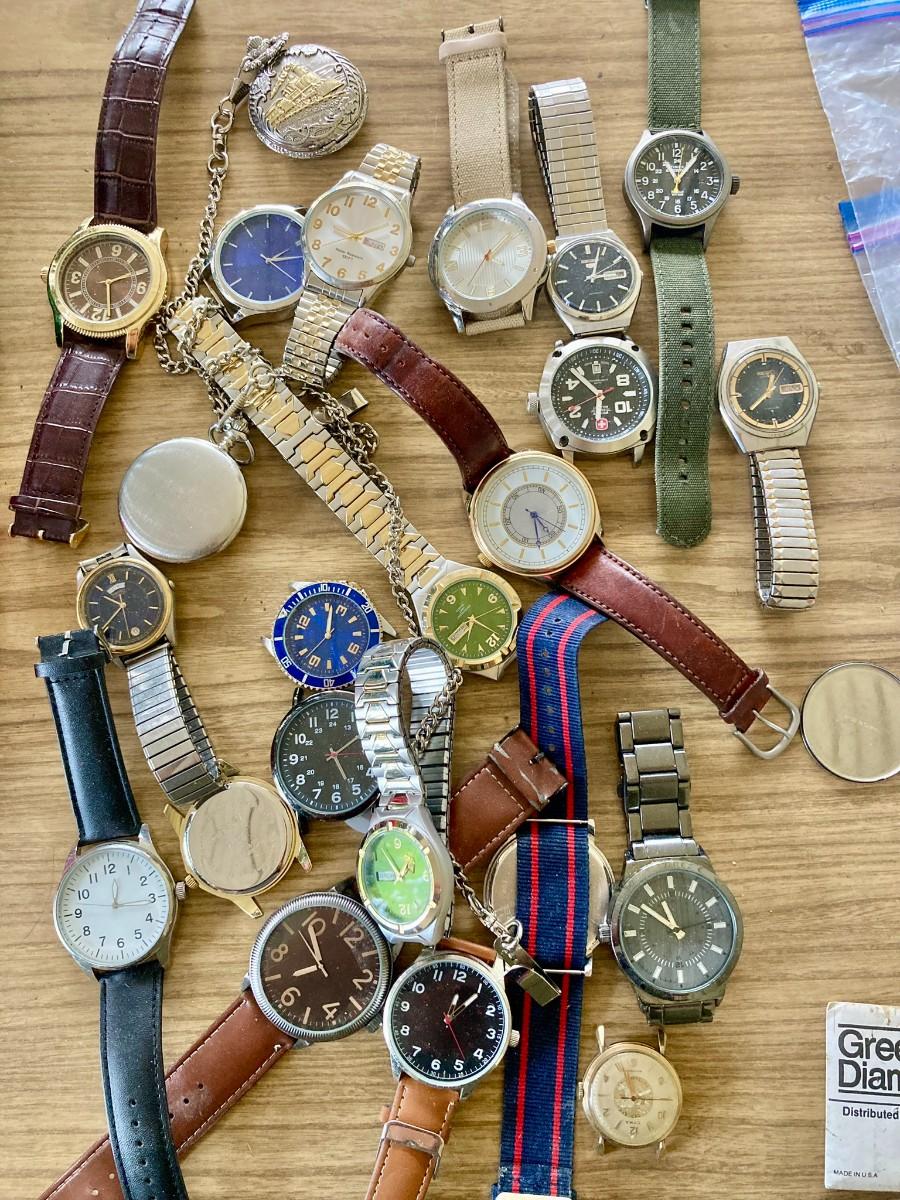Gallon bag of watches | EstateSales.org