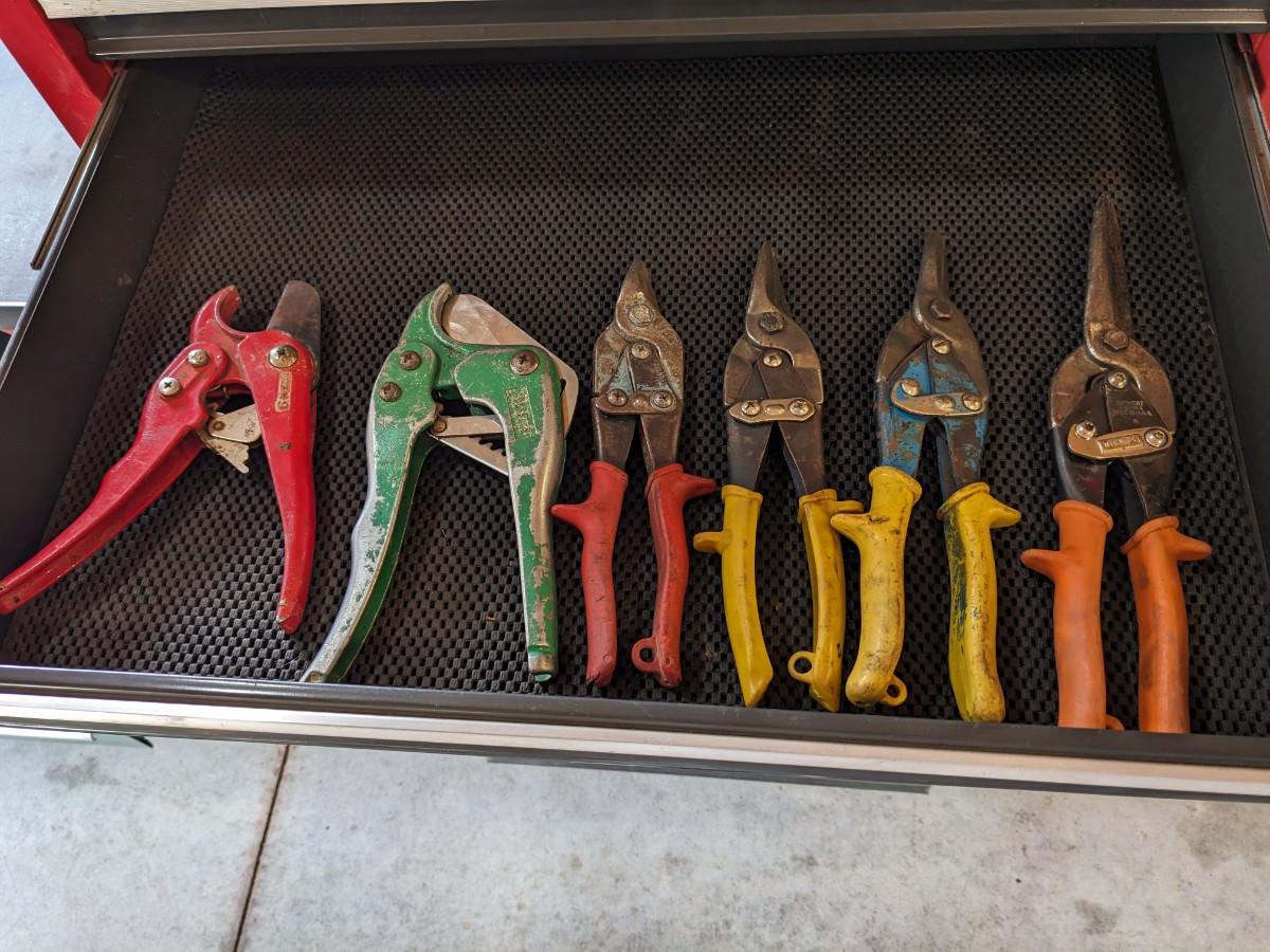 Set of 6 Sheet Metal Scissors | EstateSales.org