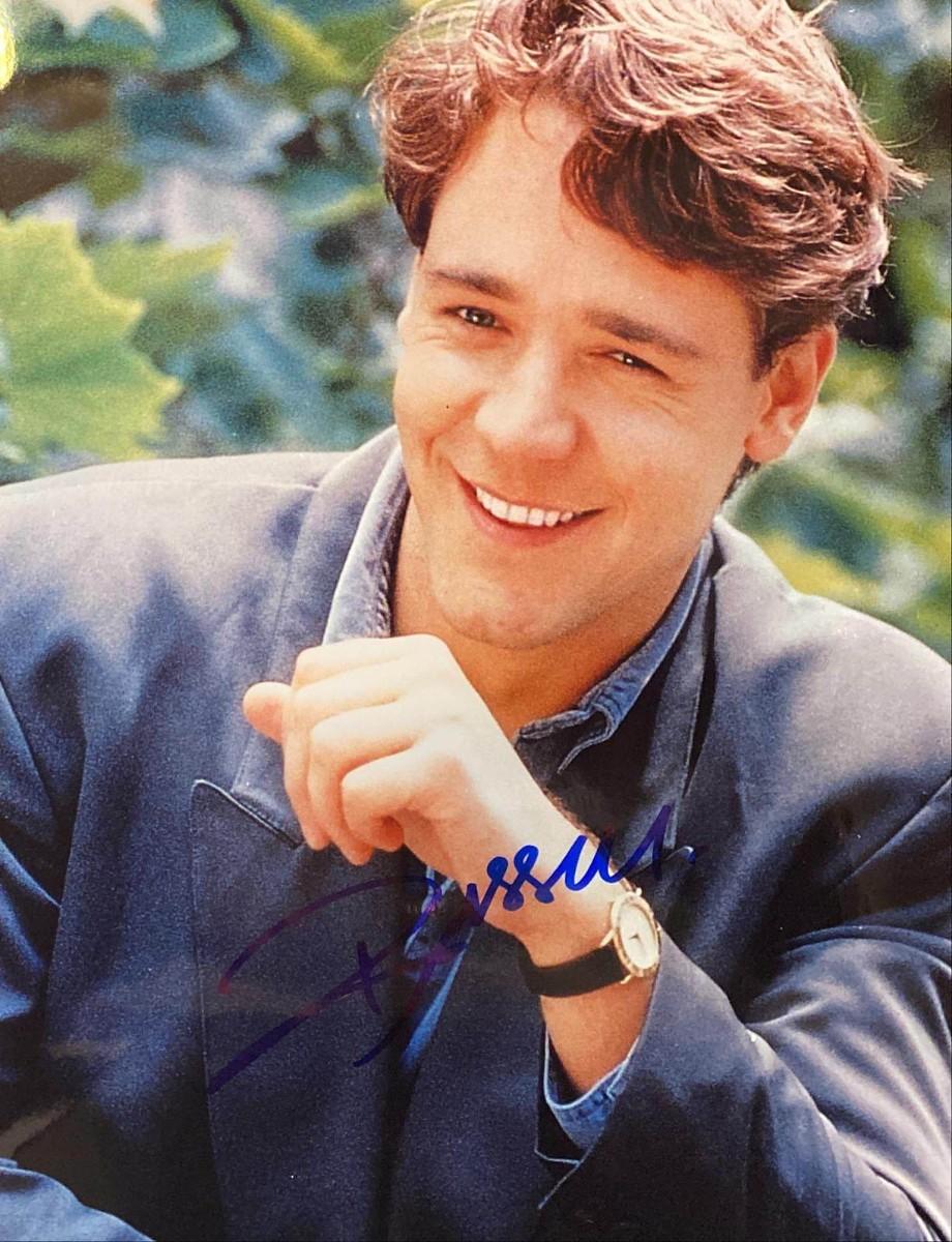 Russell Crowe Signed Photo | EstateSales.org