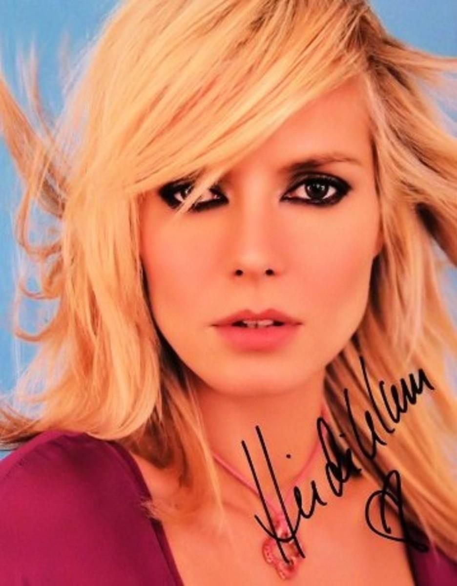Heidi Klum signed portrait photo | EstateSales.org