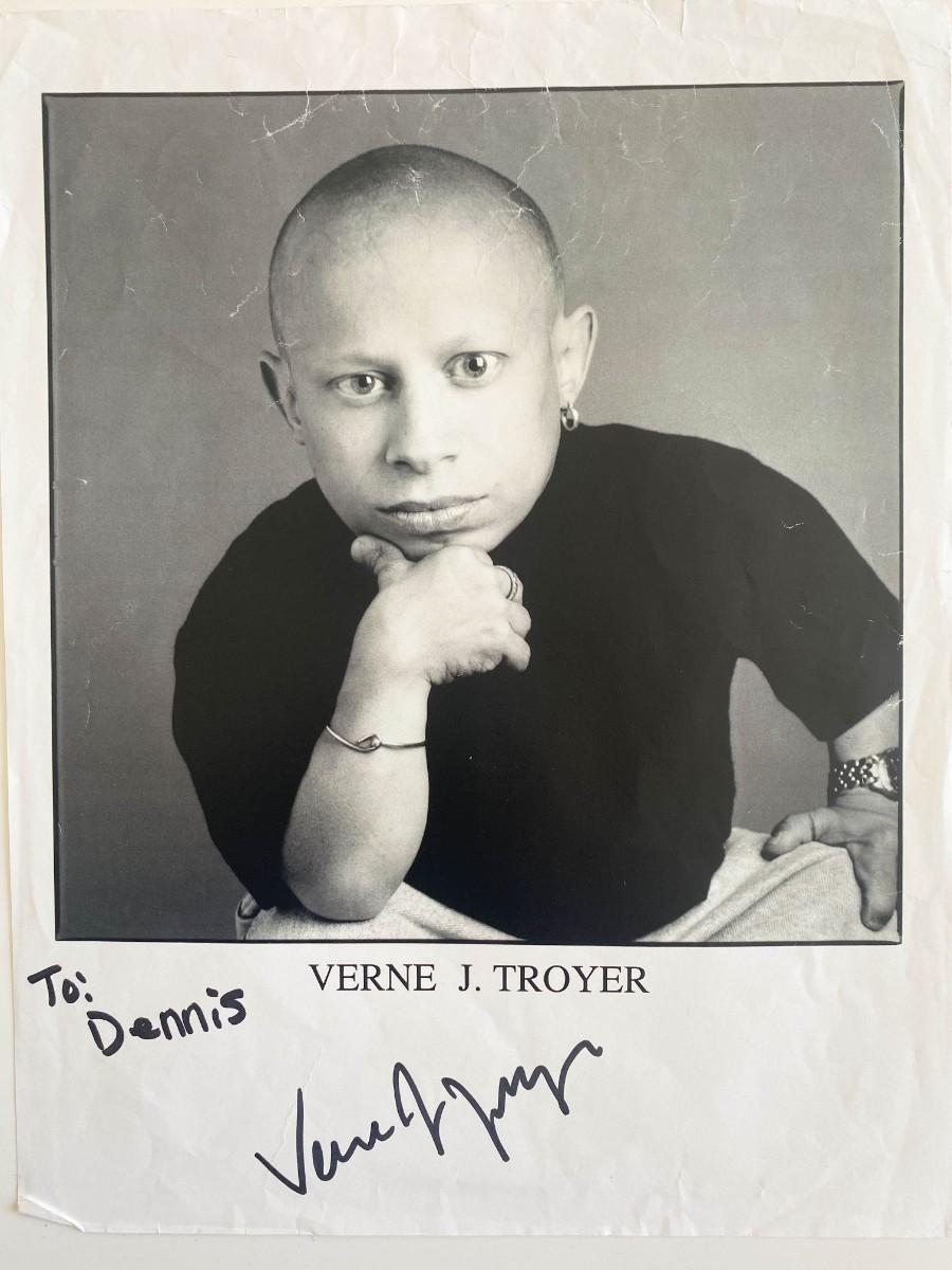 Austin Powers Verne Troyer signed photo | EstateSales.org