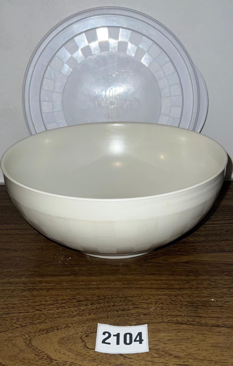 Pampered chef bowl | EstateSales.org