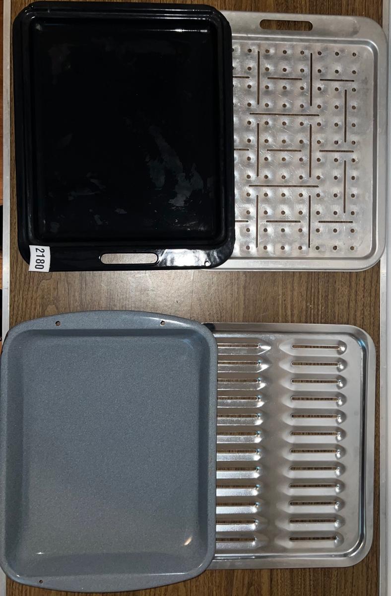 Baking trays | EstateSales.org