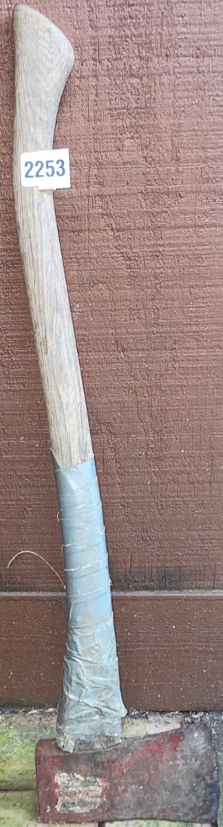 Large Axe | EstateSales.org