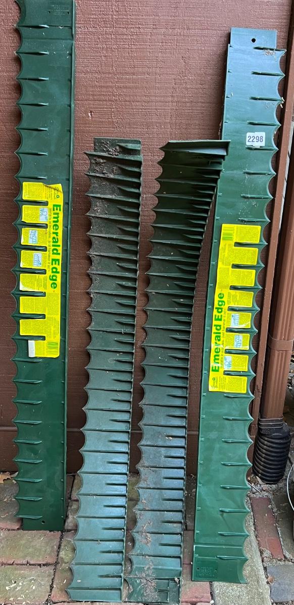 Emerald edge garden liners | EstateSales.org