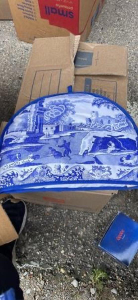 NEW Spode Tea Cozy Cozy Tea Pot Cover | EstateSales.org