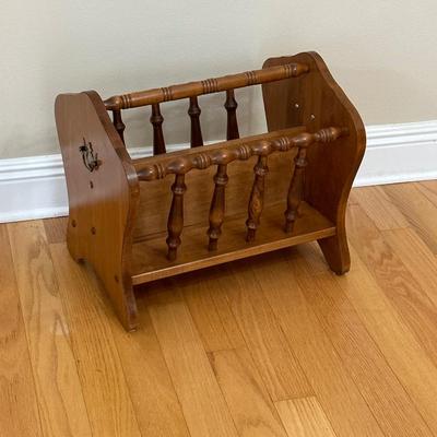Early American Magazine Stand | EstateSales.org
