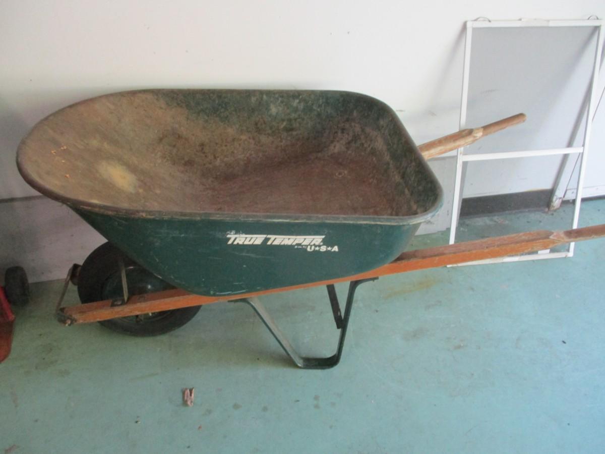True Temper Wheelbarrow | EstateSales.org