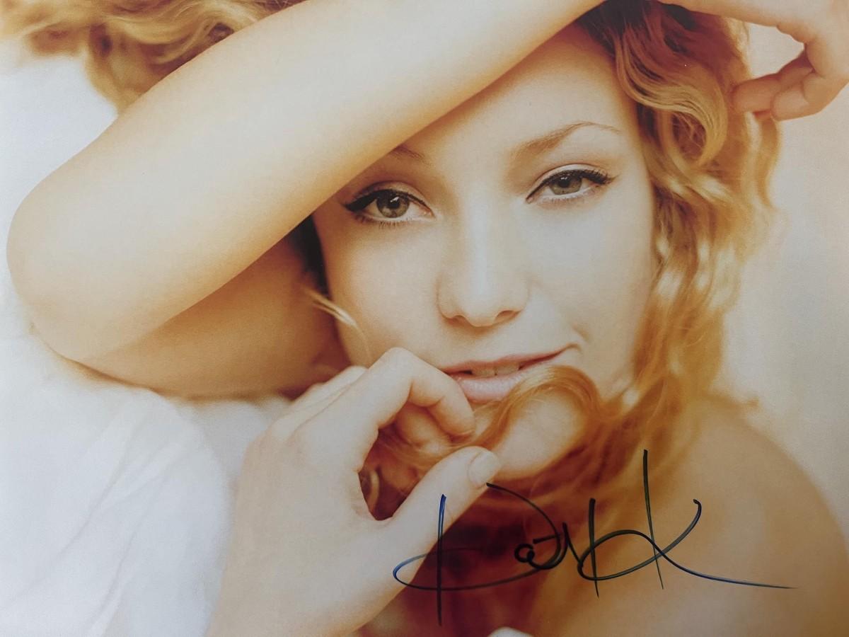Almost Famous Kate Hudson signed photo | EstateSales.org