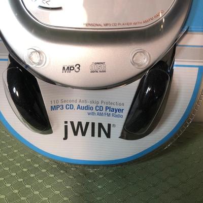 LOT 210M: jWin Electronics - Vintage Style Radio Model JK-722, AM/FM ...