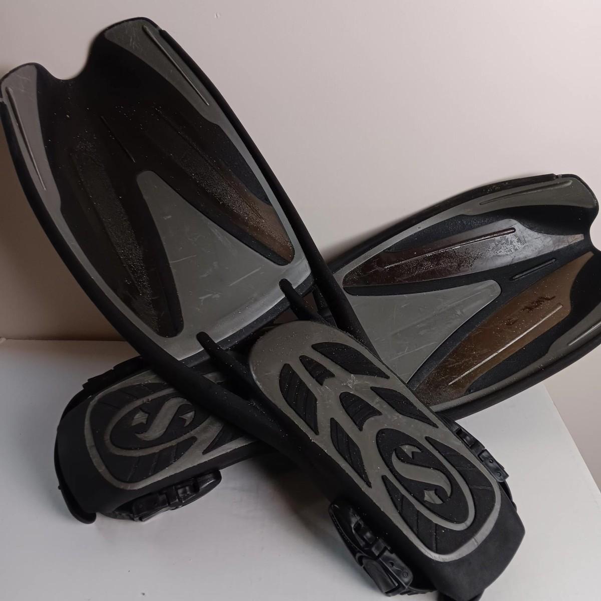 Scuba Flippers | EstateSales.org