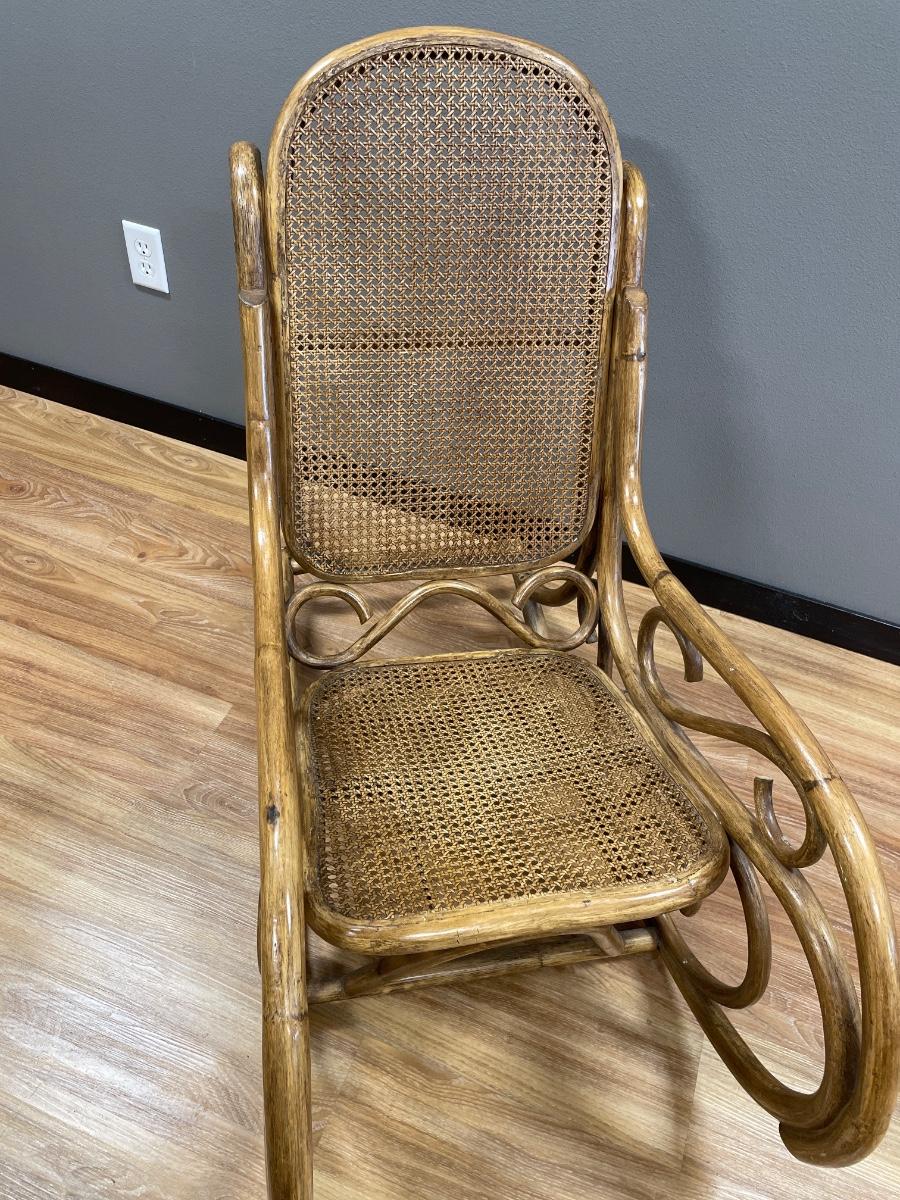 Vintage Wood rocking chair | EstateSales.org Vintage Wood rocking chair | EstateSales.org