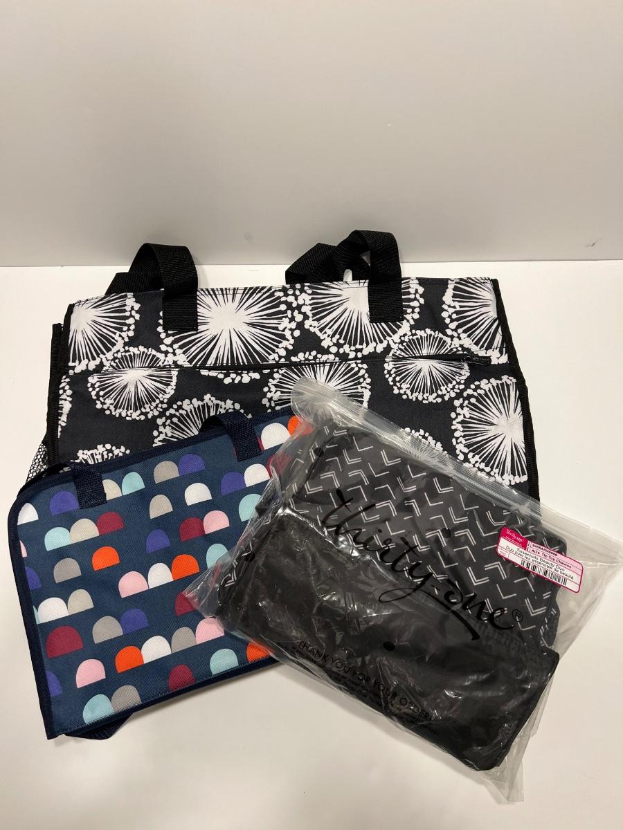 LOT 75: Thirty-One Collection: Deluxe Organizing Tote, Essential Beauty ...