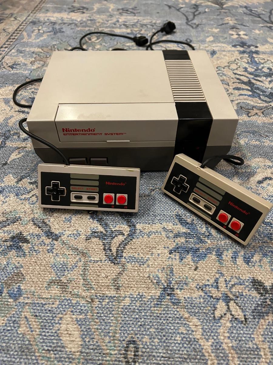 LOT 100C: Vintage Nintendo Console, Controllers And Games | EstateSales.org