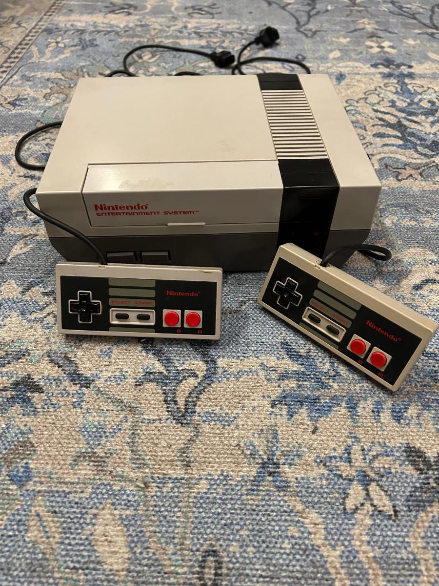 LOT 100C: Vintage Nintendo Console, Controllers And Games | EstateSales.org