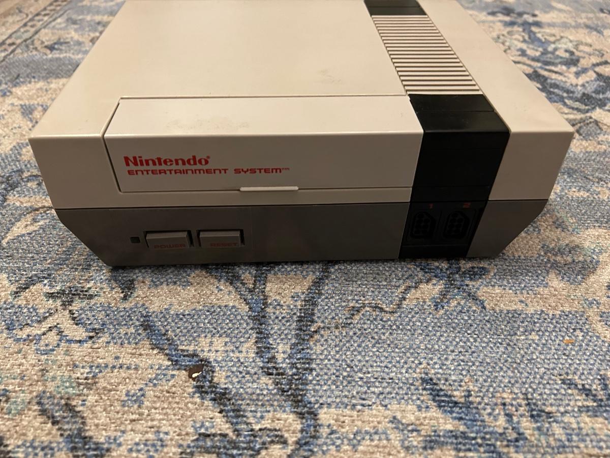 LOT 100C: Vintage Nintendo Console, Controllers And Games | EstateSales.org