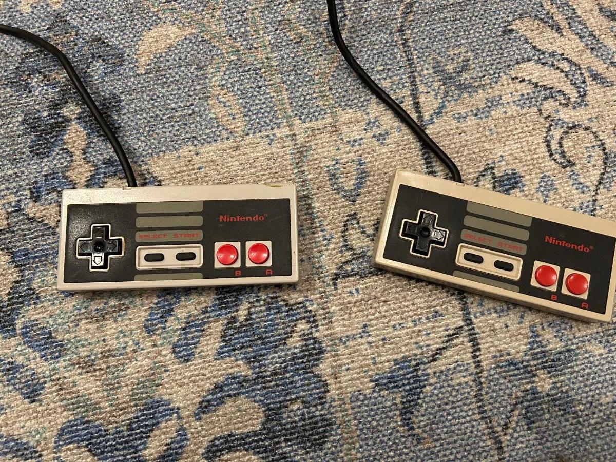 LOT 100C: Vintage Nintendo Console, Controllers And Games | EstateSales.org