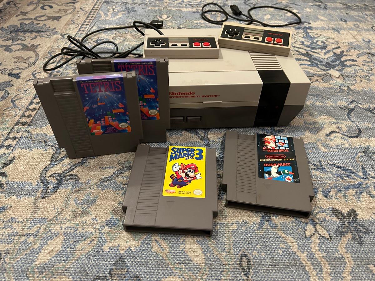LOT 100C: Vintage Nintendo Console, Controllers And Games | EstateSales.org