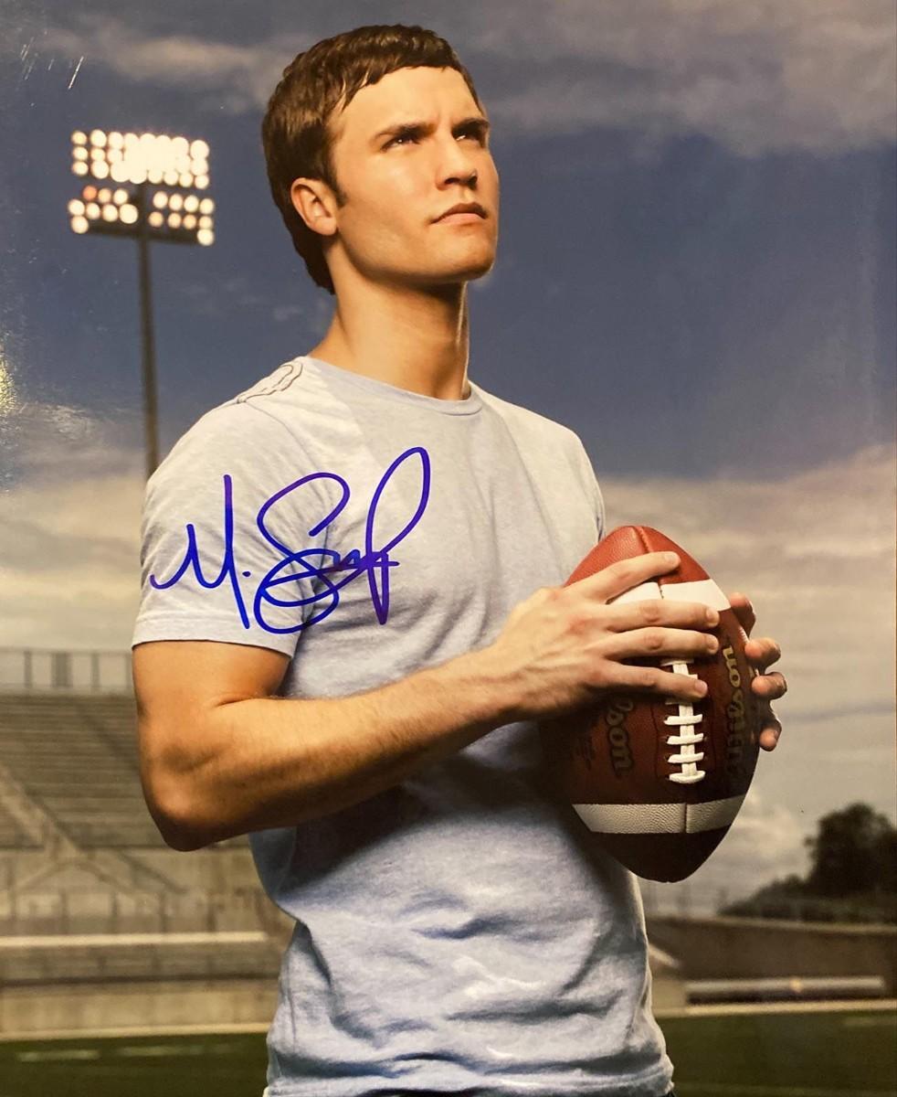 Scott Porter signed photo | EstateSales.org