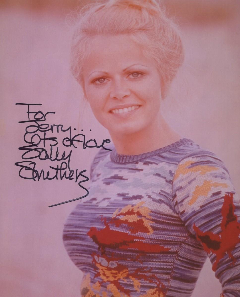 All in The Family Sally Struthers signed photo | EstateSales.org