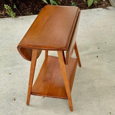 LOT:124: Vintage Farmhouse Colonial Drop Leaf Side Table | EstateSales.org