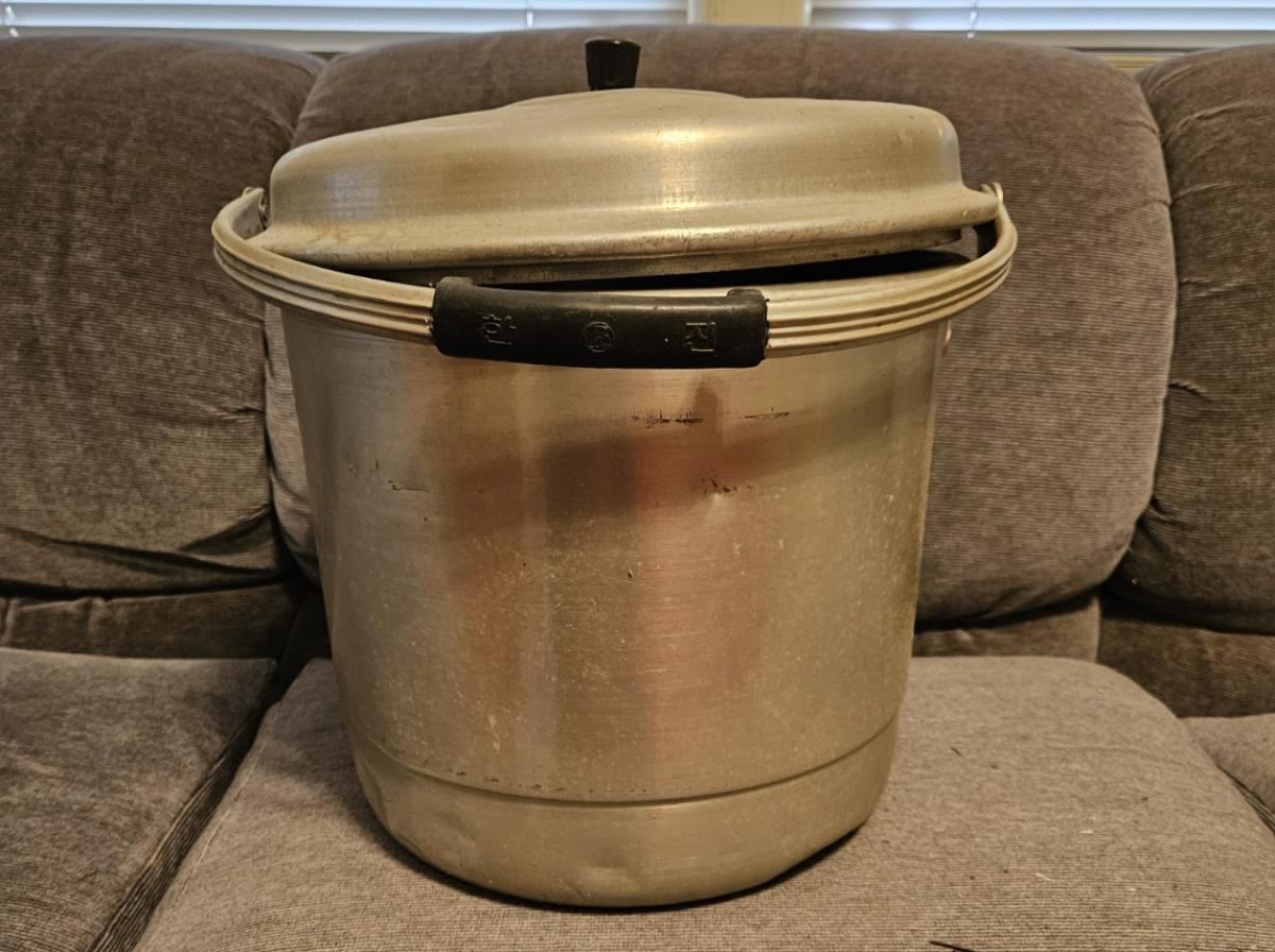 ALUMINUM POT | EstateSales.org