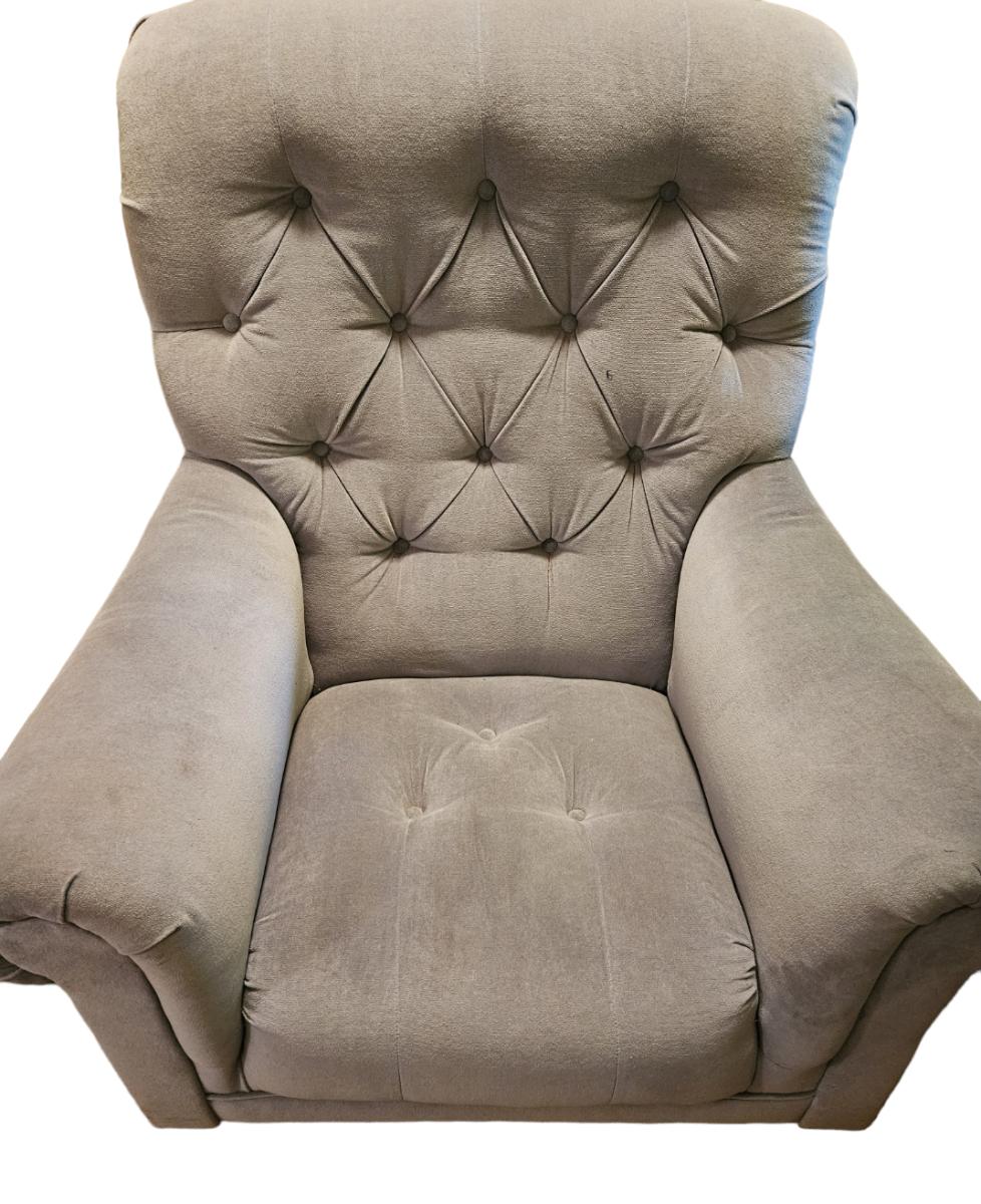 COMFY CHAIR | EstateSales.org