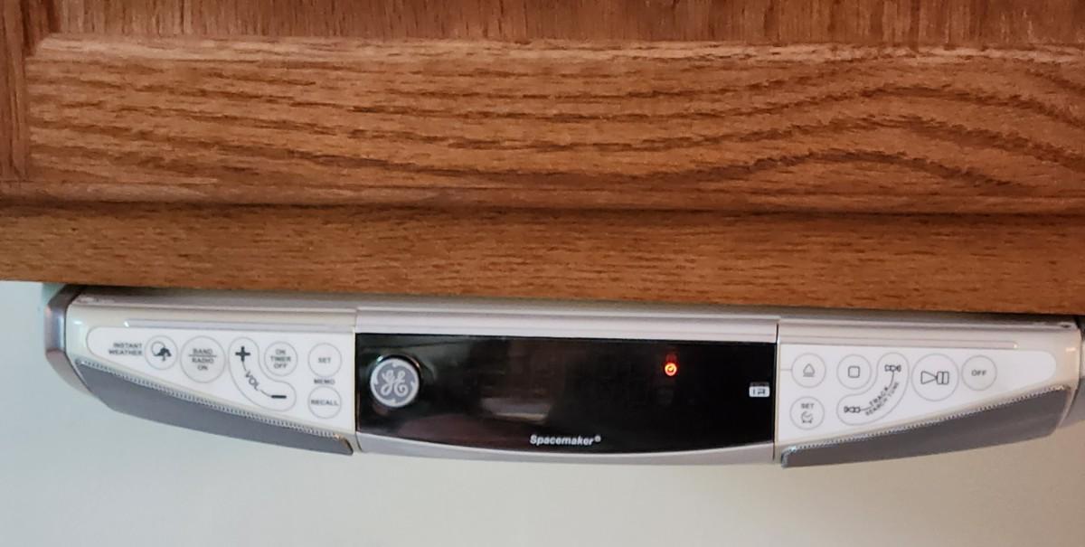 GE spacemaker radio | EstateSales.org