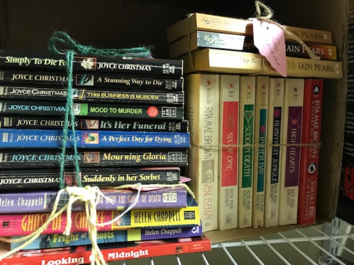 Lot of vintage paperbacks | EstateSales.org