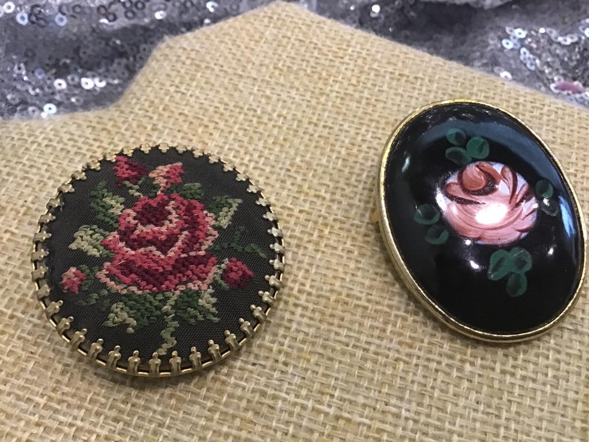 Vintage Pins | EstateSales.org