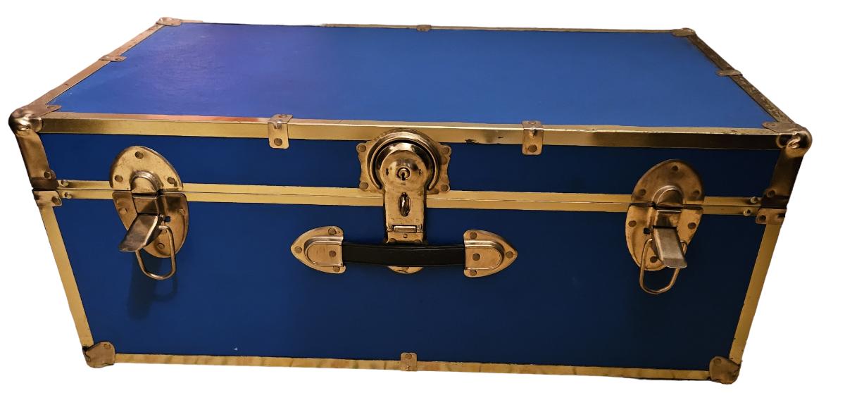 VINTAGE BLUE TRUNK | EstateSales.org