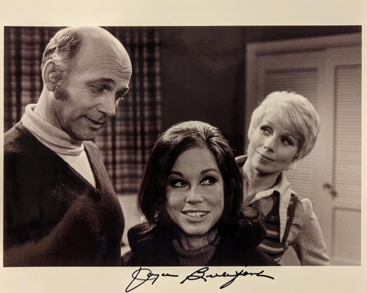 Mary Tyler Moore Show Joyce Bulifant signed photo | EstateSales.org