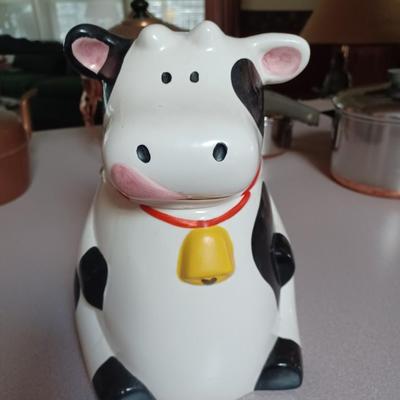 Cow Cookie Jar | EstateSales.org