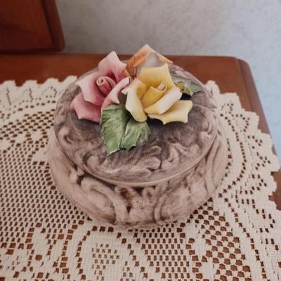 CAPODIMONTE ITALIAN RAISED EMBOSSED DETAil ROSES vanity set ...