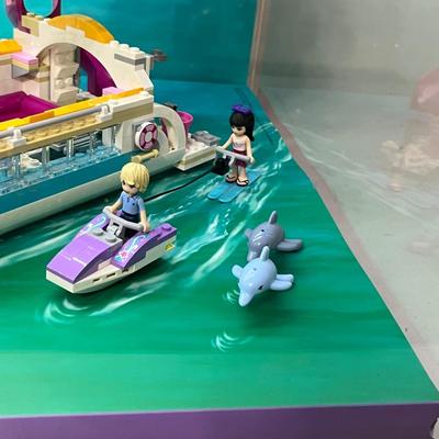 LEGO ~ Friends Display | EstateSales.org