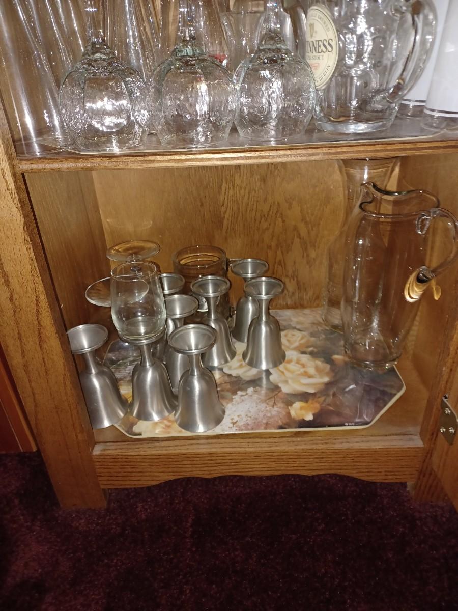 vtg bar cabinet | EstateSales.org