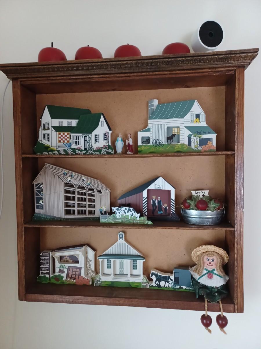 wood house displays | EstateSales.org