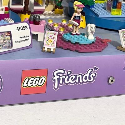 LEGO ~ Friends Display | EstateSales.org