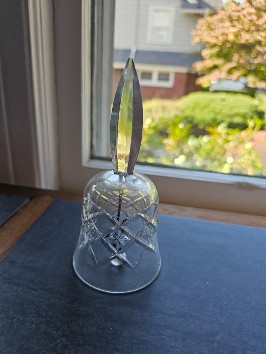 Crystal Bell | EstateSales.org