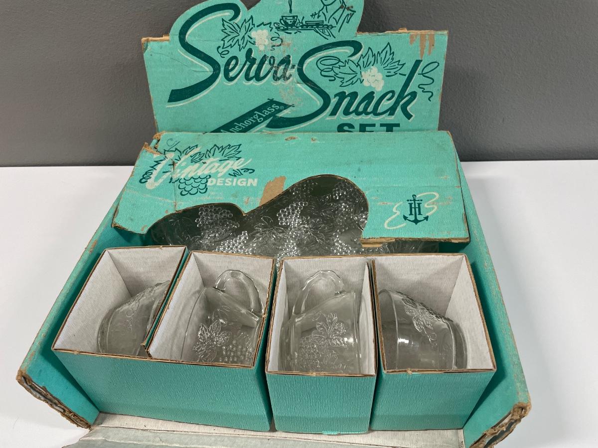Serva-Snack Set | EstateSales.org