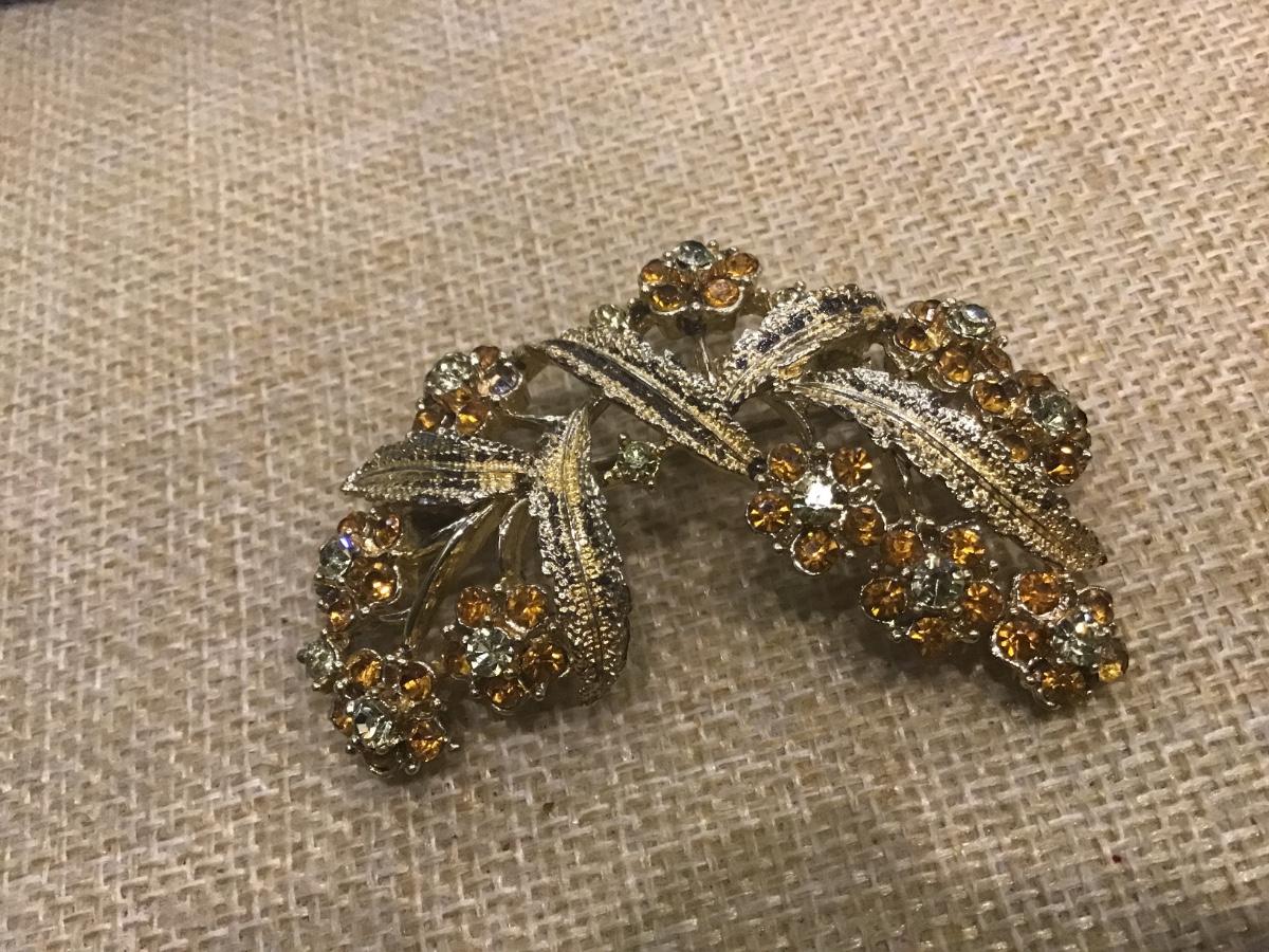 Vintage Coro Brooch | EstateSales.org